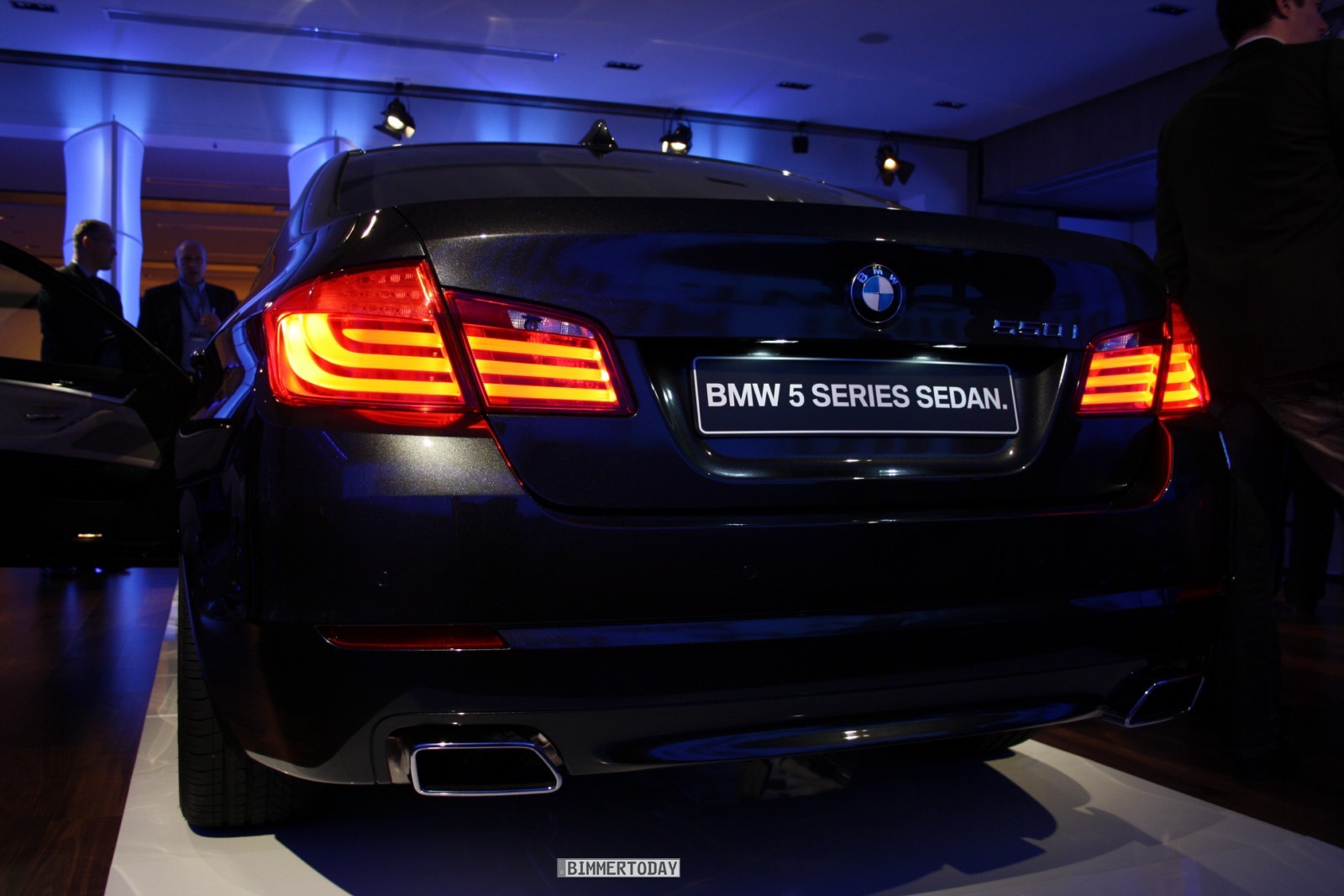 5er-Premiere: Die Nachtoptik des BMW 550i F10 Innen & Außen