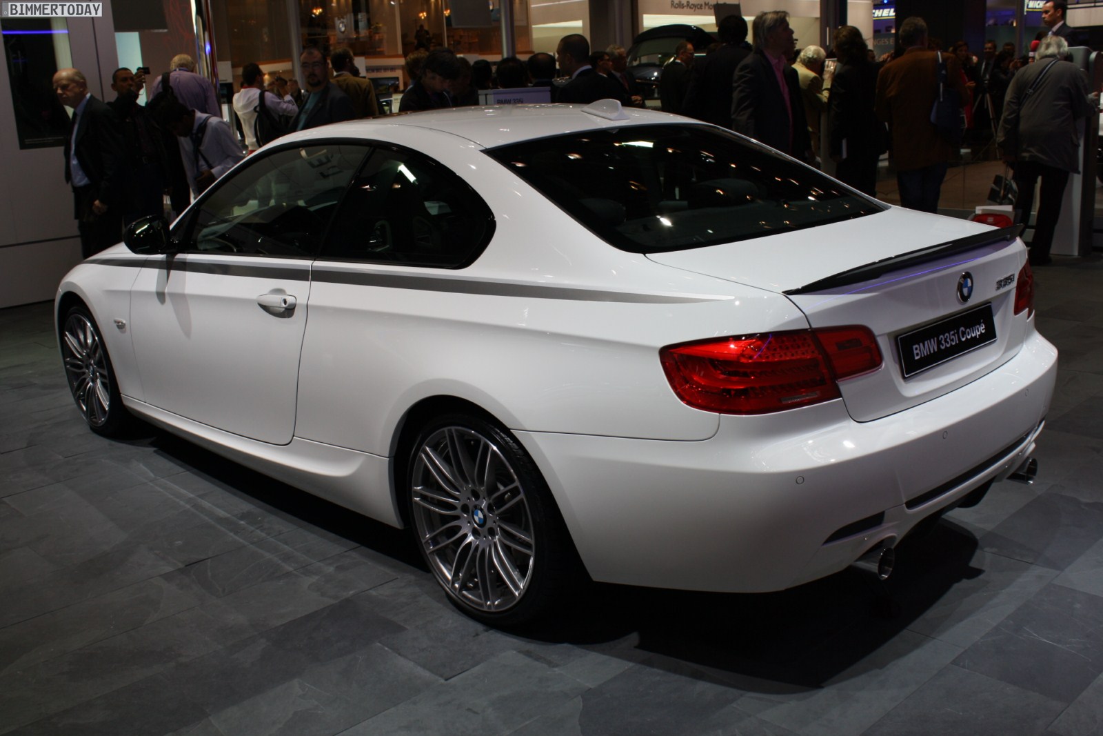 Paris 2010: BMW 335i Coupé E92 mit Teilen von BMW Performance